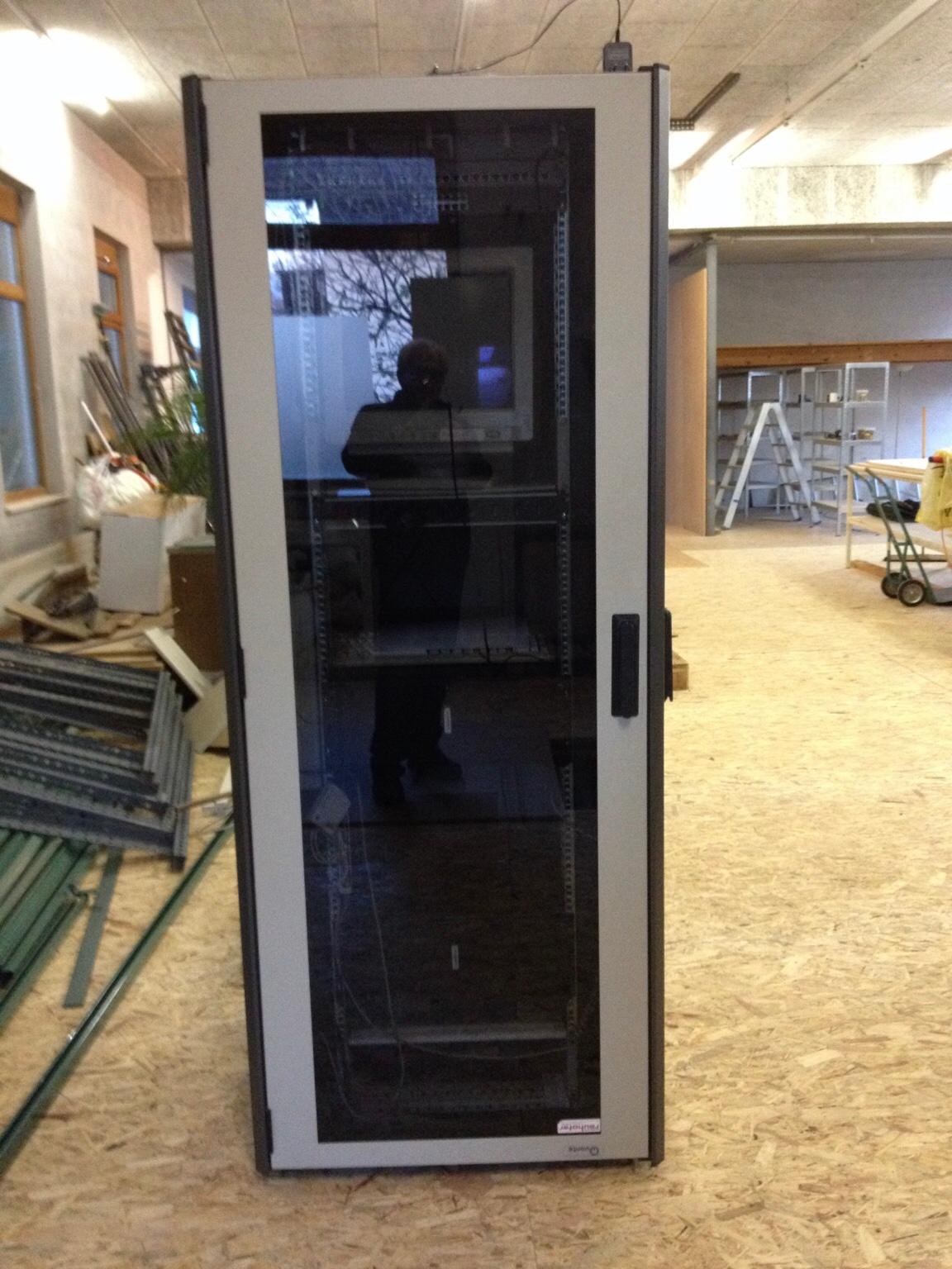 Serverschrank in 6800 Feldkirch for €350.00 for sale | Shpock