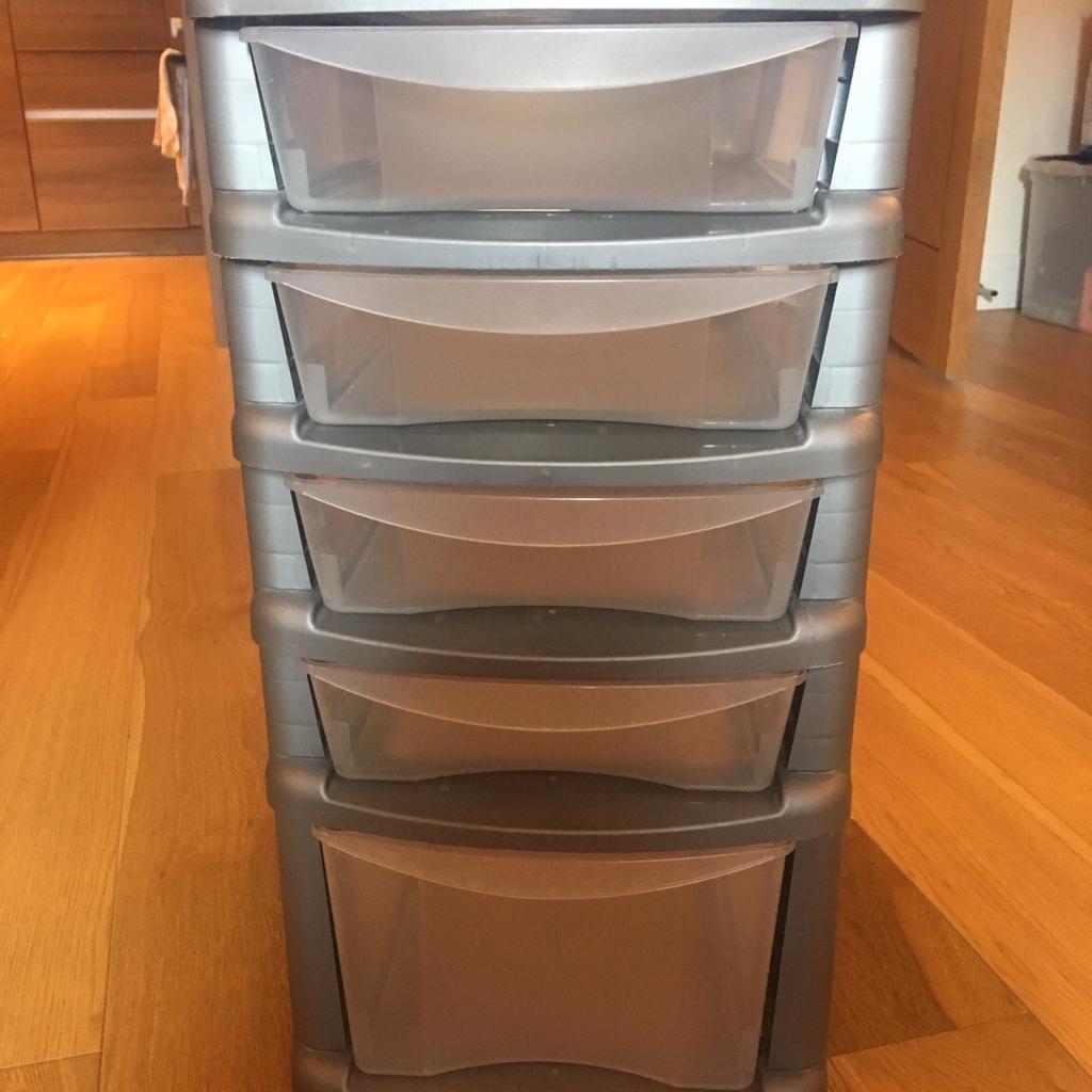 Grey plastic drawers in SW15 Wandsworth for £10.00 for sale | Shpock