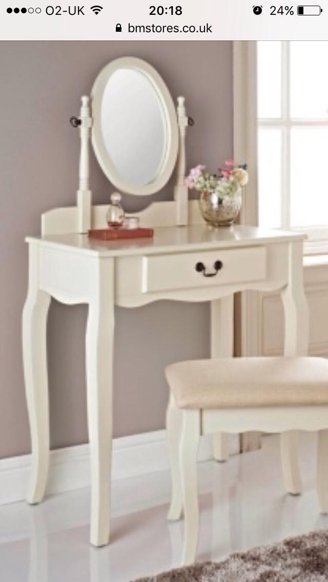 Cream dressing table and stool in DY4 Sandwell für 40,00 £ zum Verkauf ...