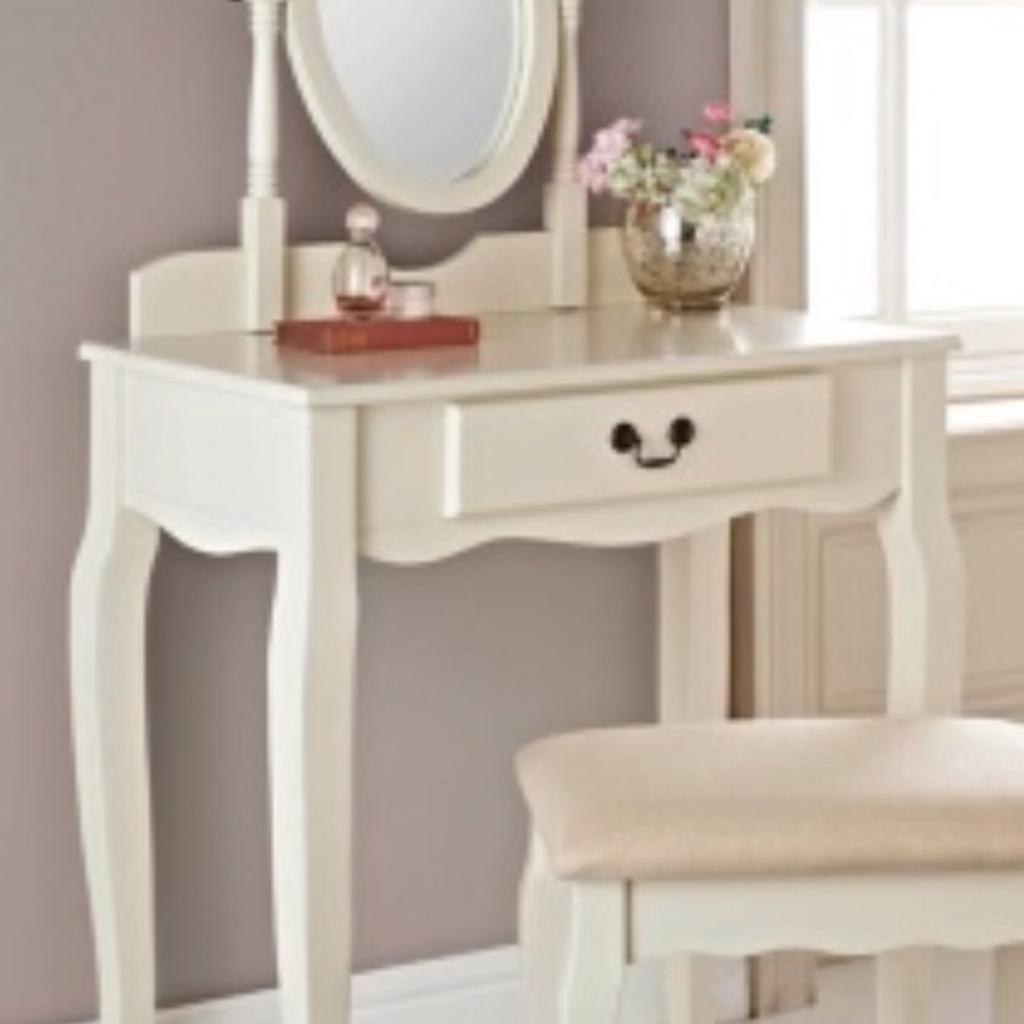Cream dressing table and stool in DY4 Sandwell für 40,00 £ zum Verkauf ...