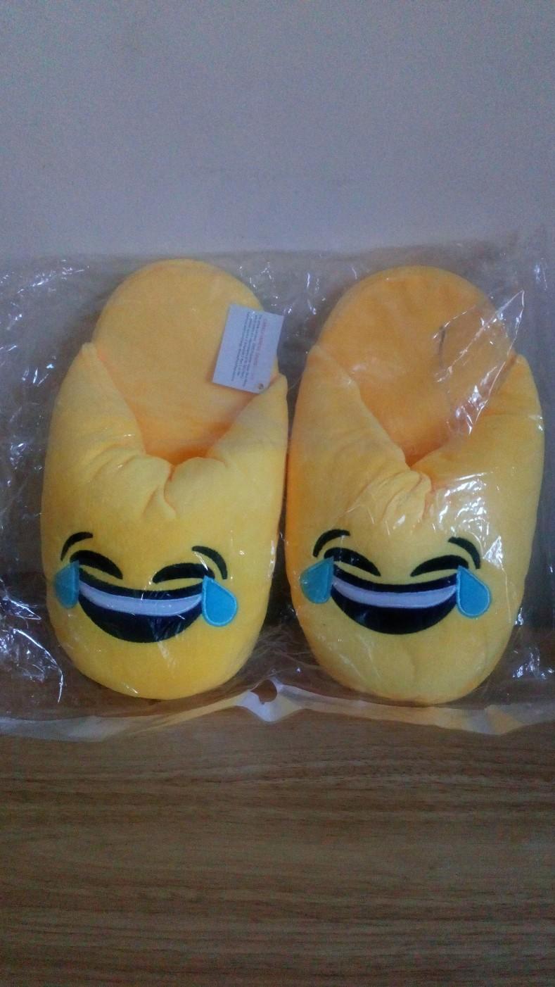 Laughing emoji slippers in SW8 London für 4,00 £ zum Verkauf | Shpock DE