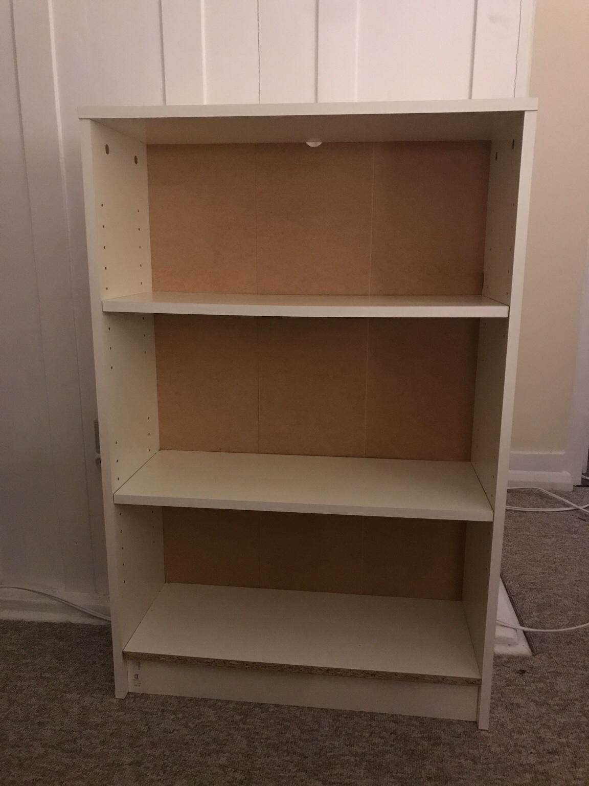White Ikea Billy Bookcase in HP4 Dacorum for £10.00 for sale | Shpock