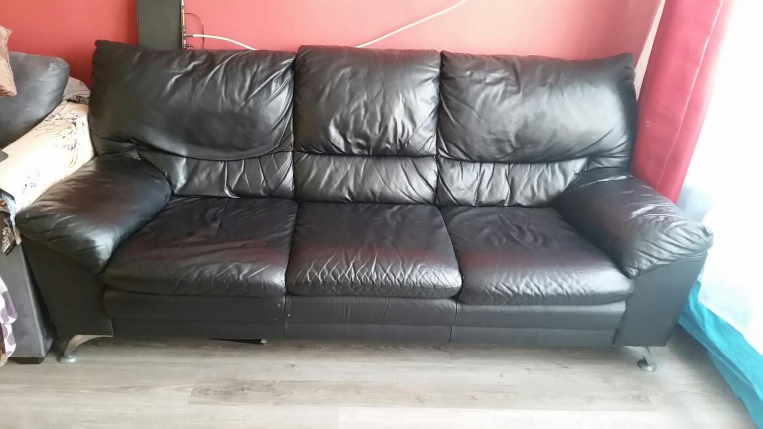 FREE 2 seater and 3 seater black sofa's. in N20 Barnet für gratis zum ...