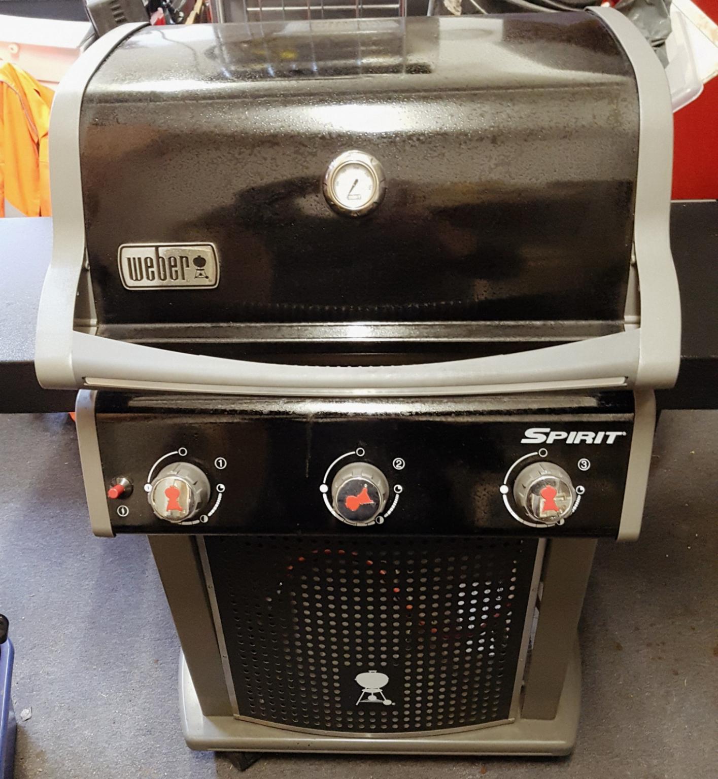 Weber Gasgrill Spirit E-310 Classic Black in 66955 Pirmasens for €349. ...