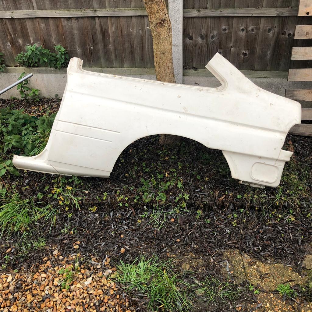 Escort cosworth fibreglass rear quarter in RM5 London für £ 300,00 zum ...