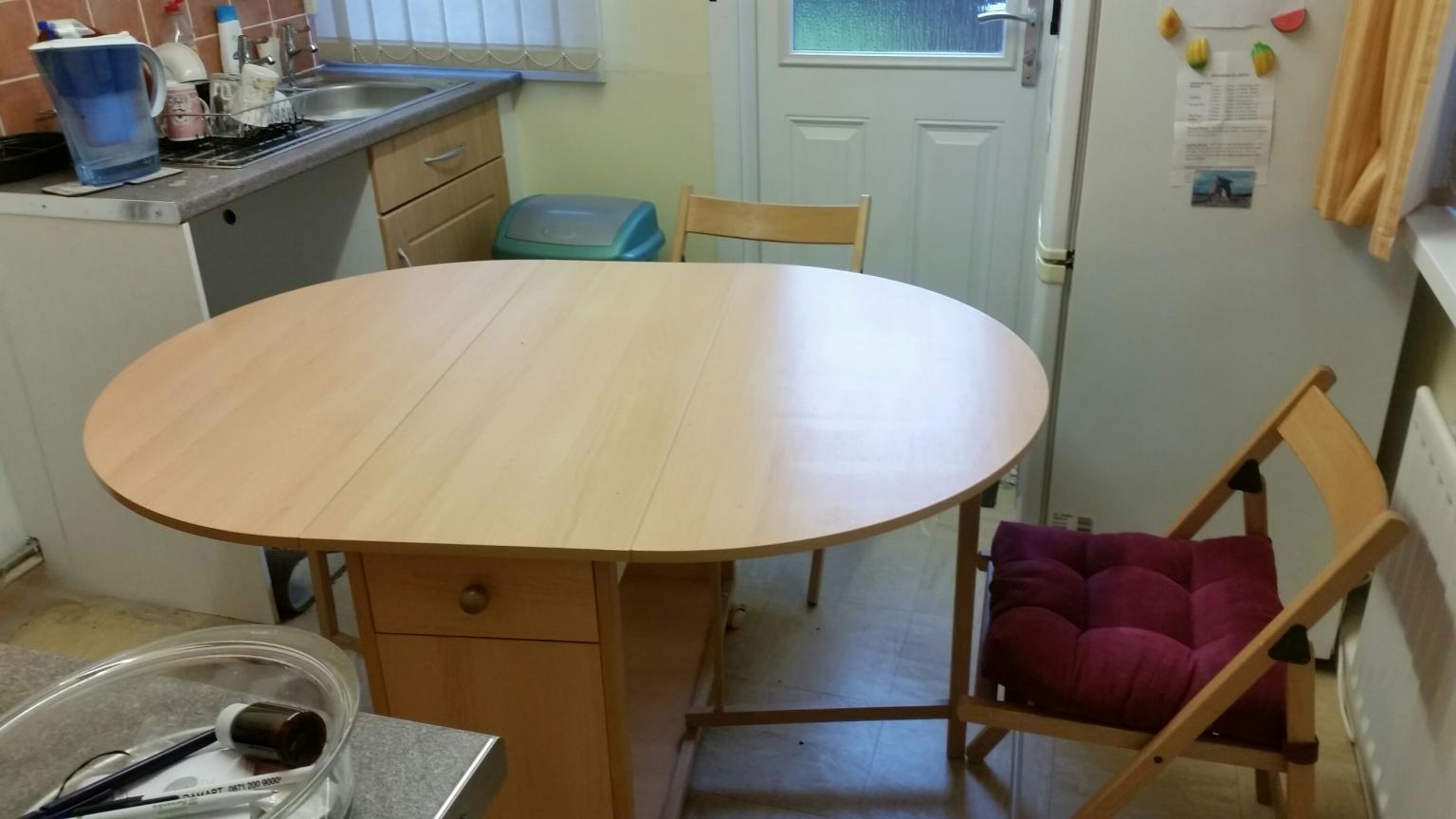 Fold down table and 2 chairs. in TS23 Billingham für 20,00 £ zum ...