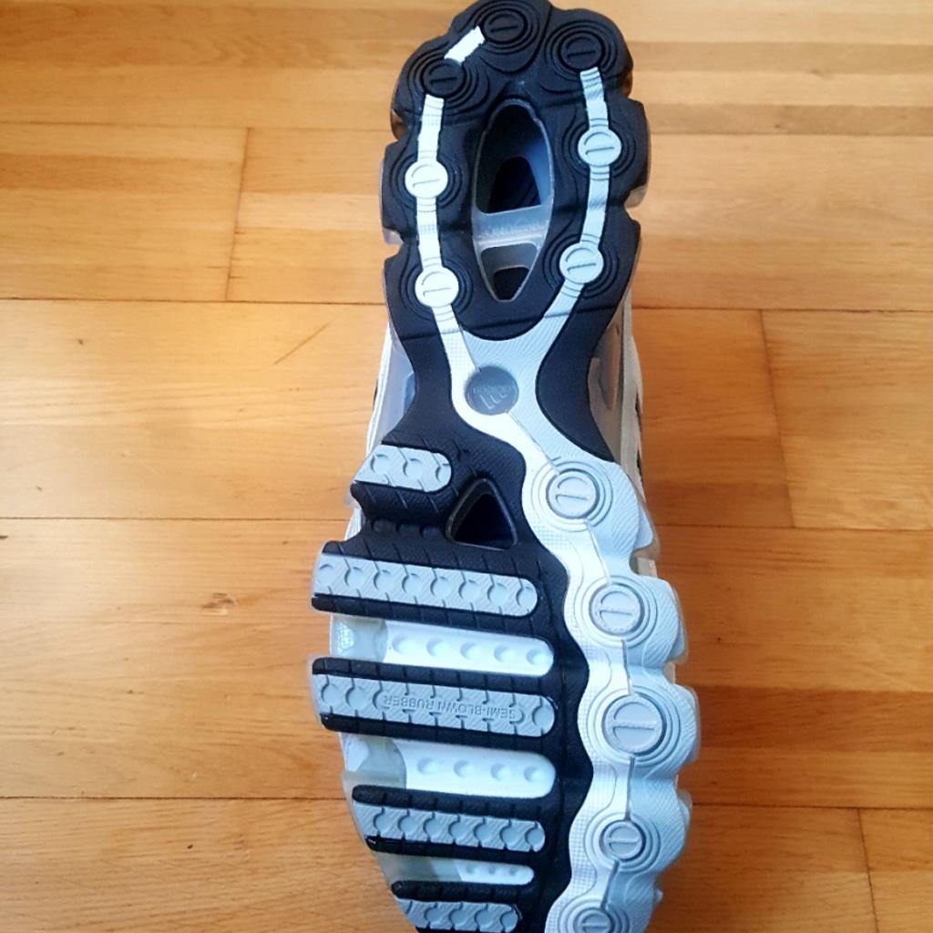 Adidas microbounce 47 1/3 in 1090 KG Alsergrund for €1.00 for sale | Shpock