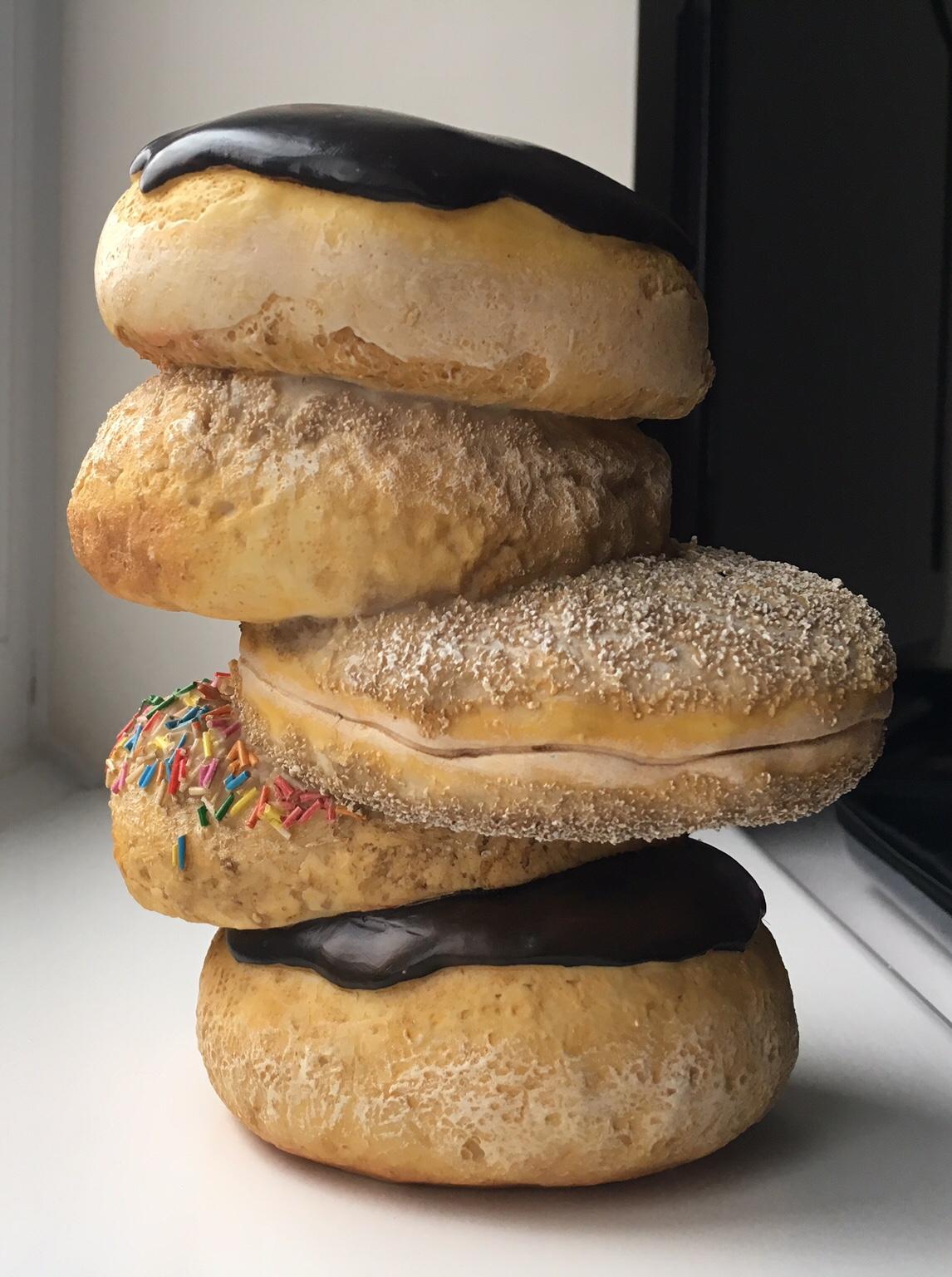 Donut stack money box in Bolton für 10,00 £ zum Verkauf | Shpock DE