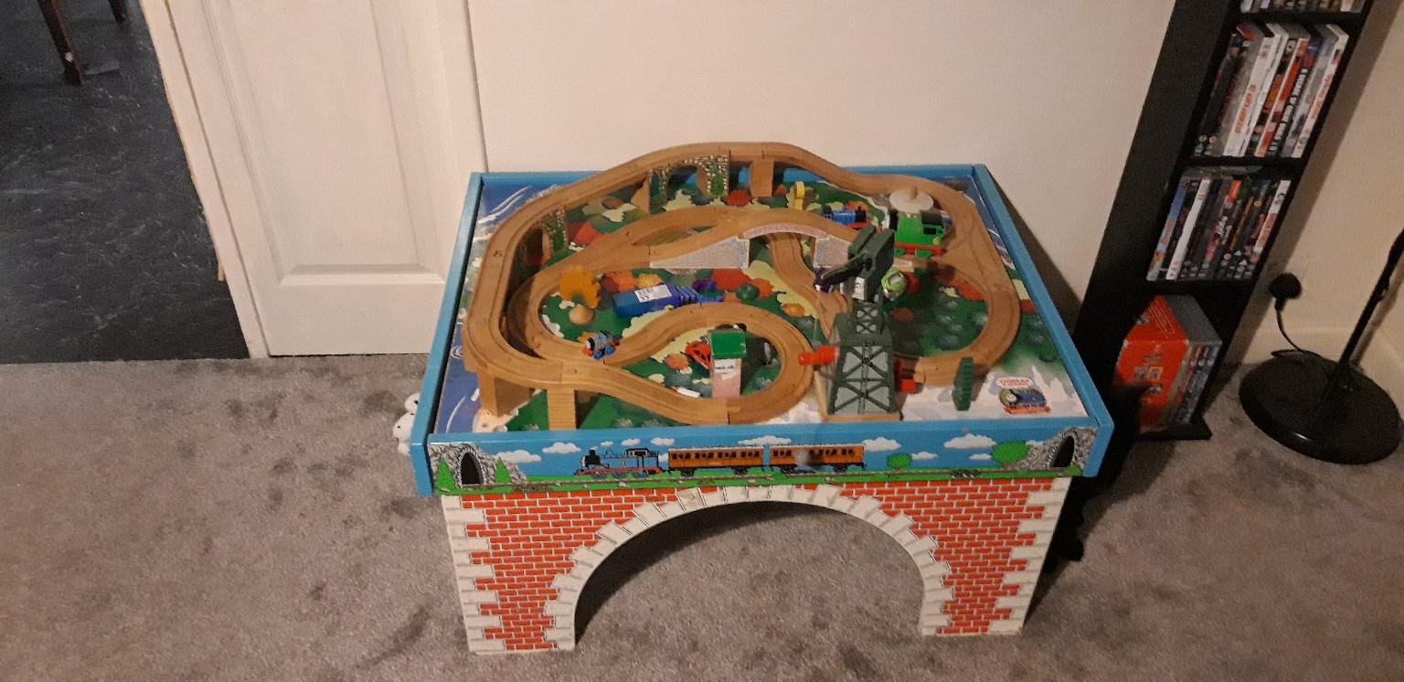 Thomas the tank train table in BB5 Hyndburn für 20,00 £ zum Verkauf | Shpock DE