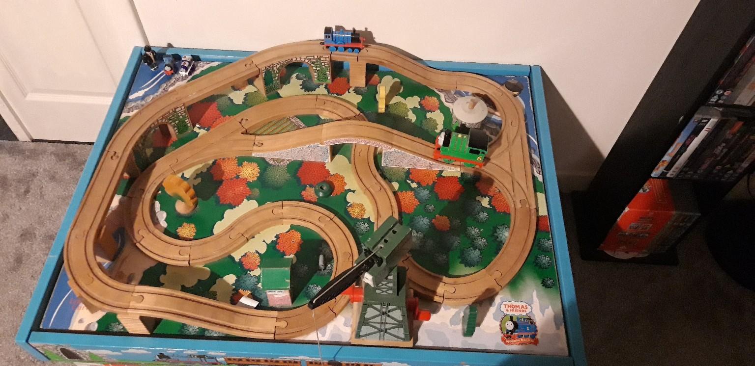 Thomas the tank train table in BB5 Hyndburn für 20,00 £ zum Verkauf | Shpock DE