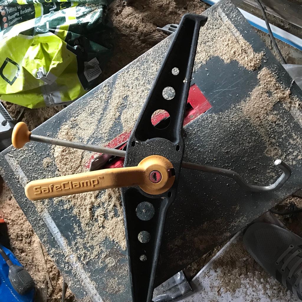 Rhino safe ladder clamps (pair) in FY4 Moss für 25,00 £ zum Verkauf ...