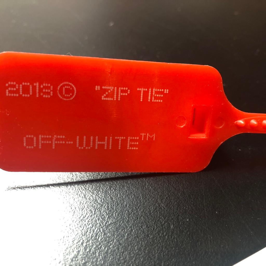 Off White Hang Tag in 1210 Wien for €7.00 for sale | Shpock