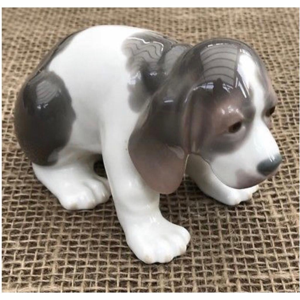 Lladro Beagle Puppy Sitting #1071 in London for £35.00 for sale | Shpock