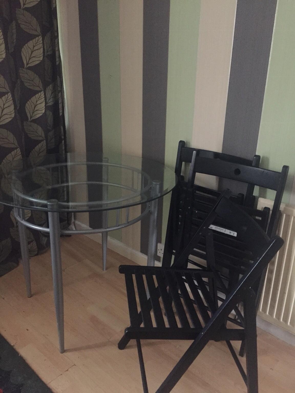 Glass table with 3 folding chairs in BD16 Bradford für £ 15,00 zum ...