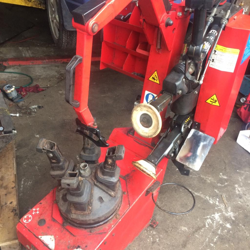 Butler Airdraulic Tyre Machine / Changer in LS26 Leeds für £ 400,00 zum ...
