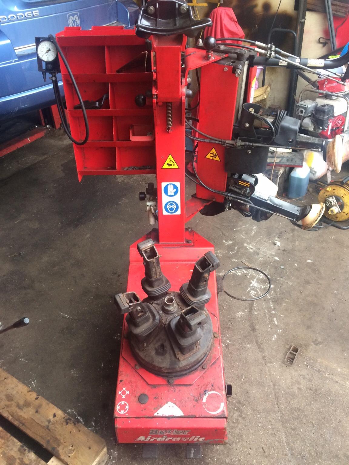 Butler Airdraulic Tyre Machine / Changer in LS26 Leeds für £ 400,00 zum ...