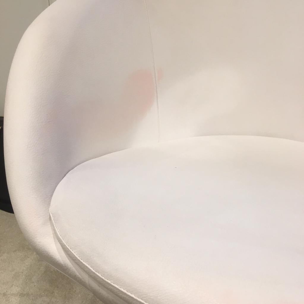 White Chair in SL0 Bucks für £ 5,00 zum Verkauf | Shpock AT