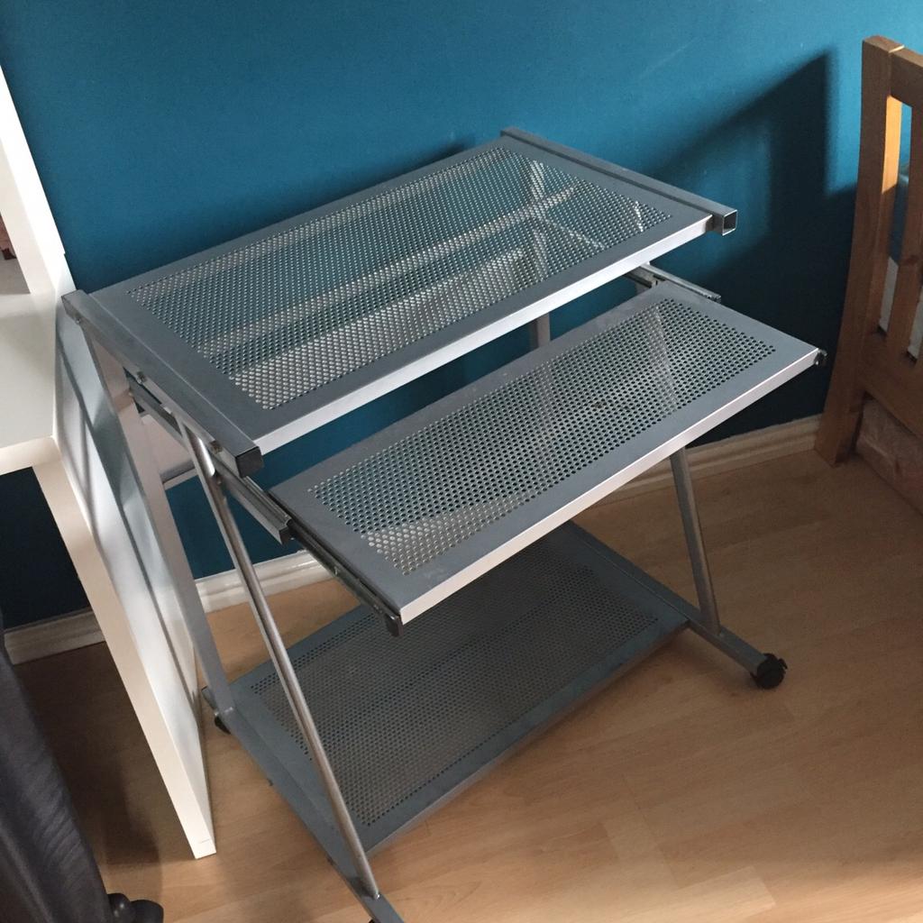 Computer Desk Laptop trolley Metal in WF15 Kirklees für £ 15,00 zum ...