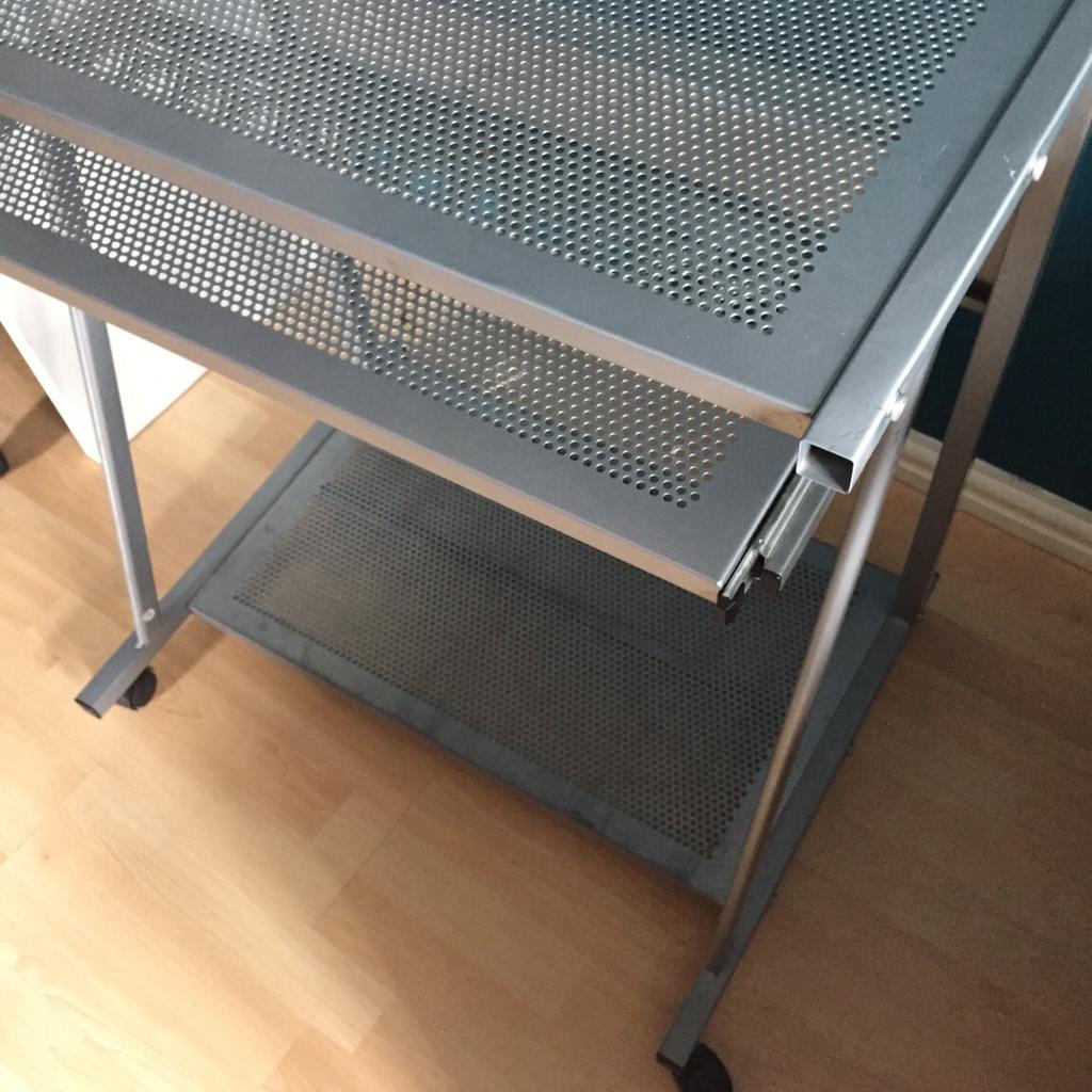 Computer Desk Laptop trolley Metal in WF15 Kirklees für £ 15,00 zum ...