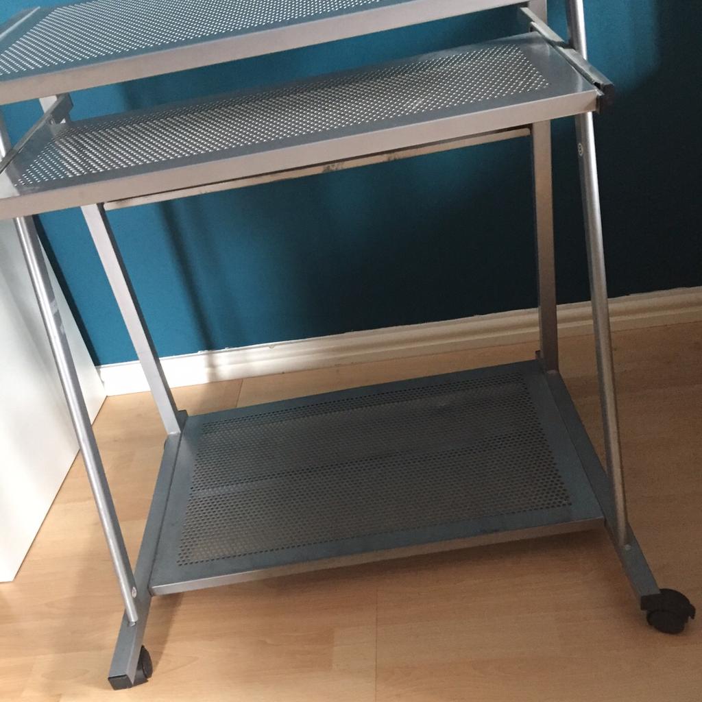 Computer Desk Laptop trolley Metal in WF15 Kirklees für £ 15,00 zum ...