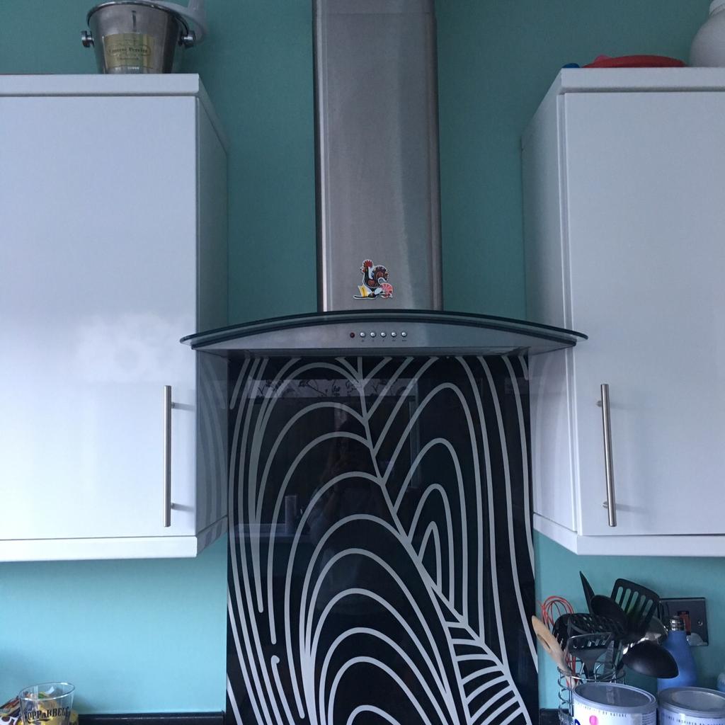 Splashback and extractor in WS7 Lichfield für £ 25,00 zum Verkauf ...