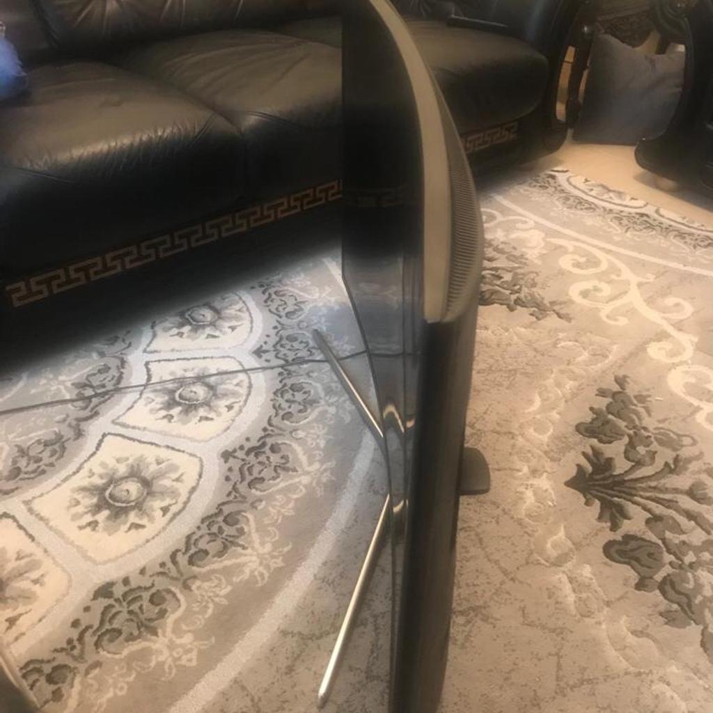 Samsung ue49ku6100 curved 4K broken screen in N16 Hackney für £ 50,00 ...