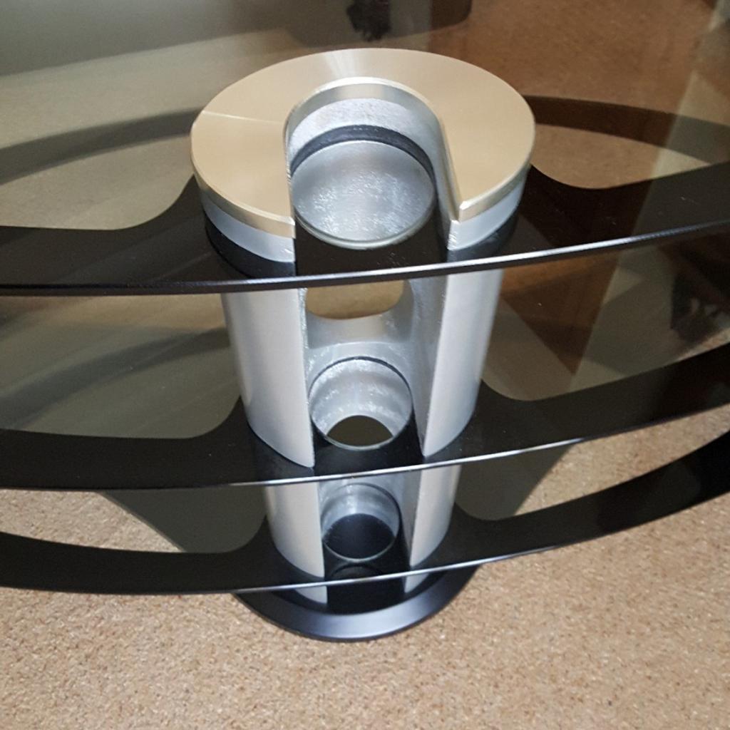 TV STAND TABLE in Rochford für £ 15,00 zum Verkauf | Shpock AT