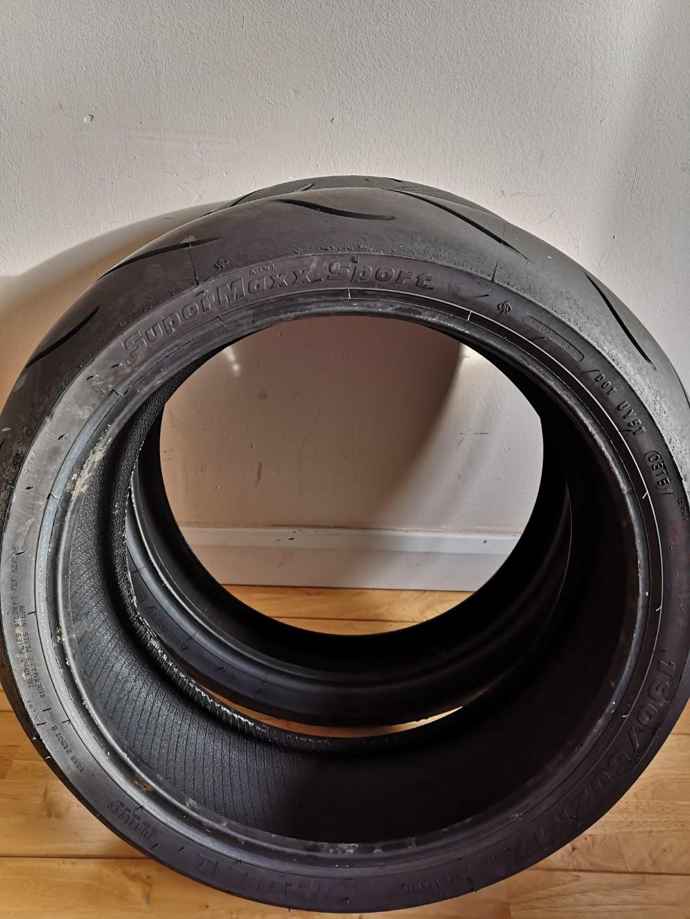 Pair of Maxxis SuperMaxx Sport tyres in SE3 London für £ 50,00 zum ...