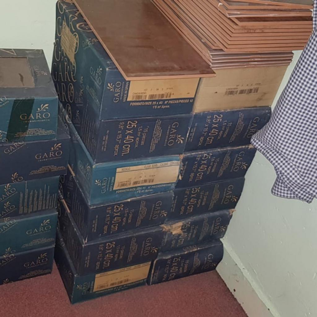 wall and floor tiles in E1 London für £ 100,00 zum Verkauf | Shpock AT