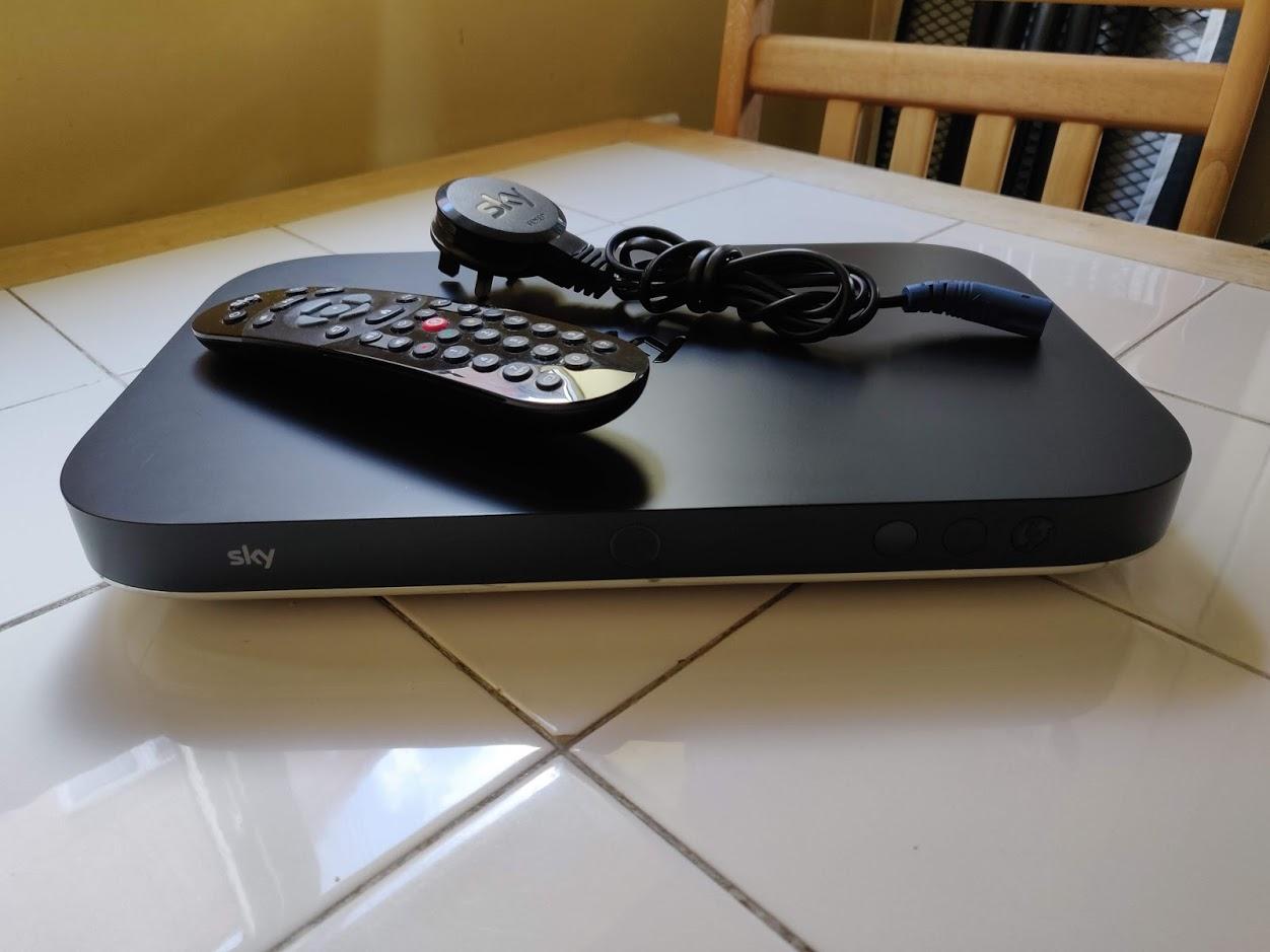 Sky Q 2TB Box with remote and power lead in BL5 Westhoughton für 65,00 ...