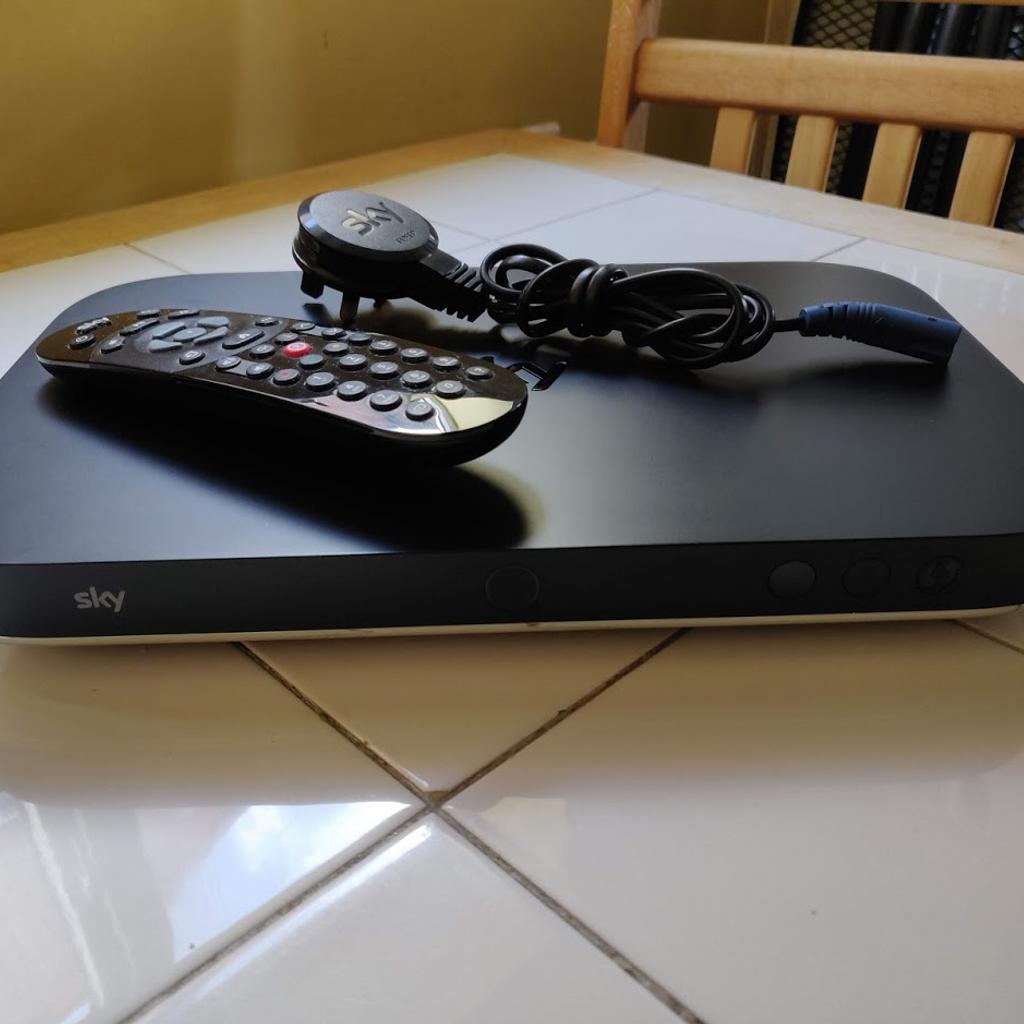 Sky Q 2TB Box with remote and power lead in BL5 Westhoughton für £ 65,00 zum Verkauf | Shpock AT