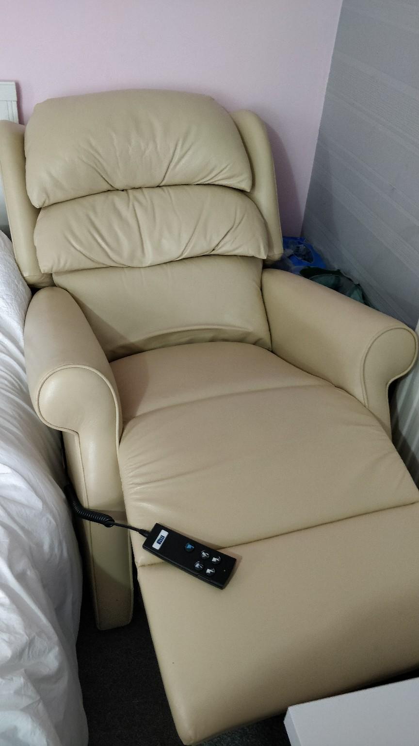 HSL leather riser - recliner chair in IG1 Redbridge für 150,00 £ zum ...