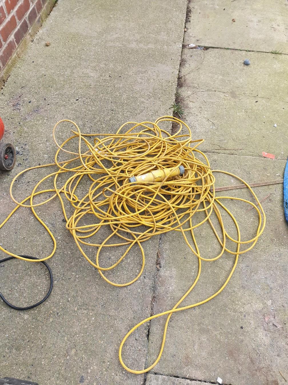 110 transformer with 2 extension cables in Rotherham für 45,00 £ zum ...