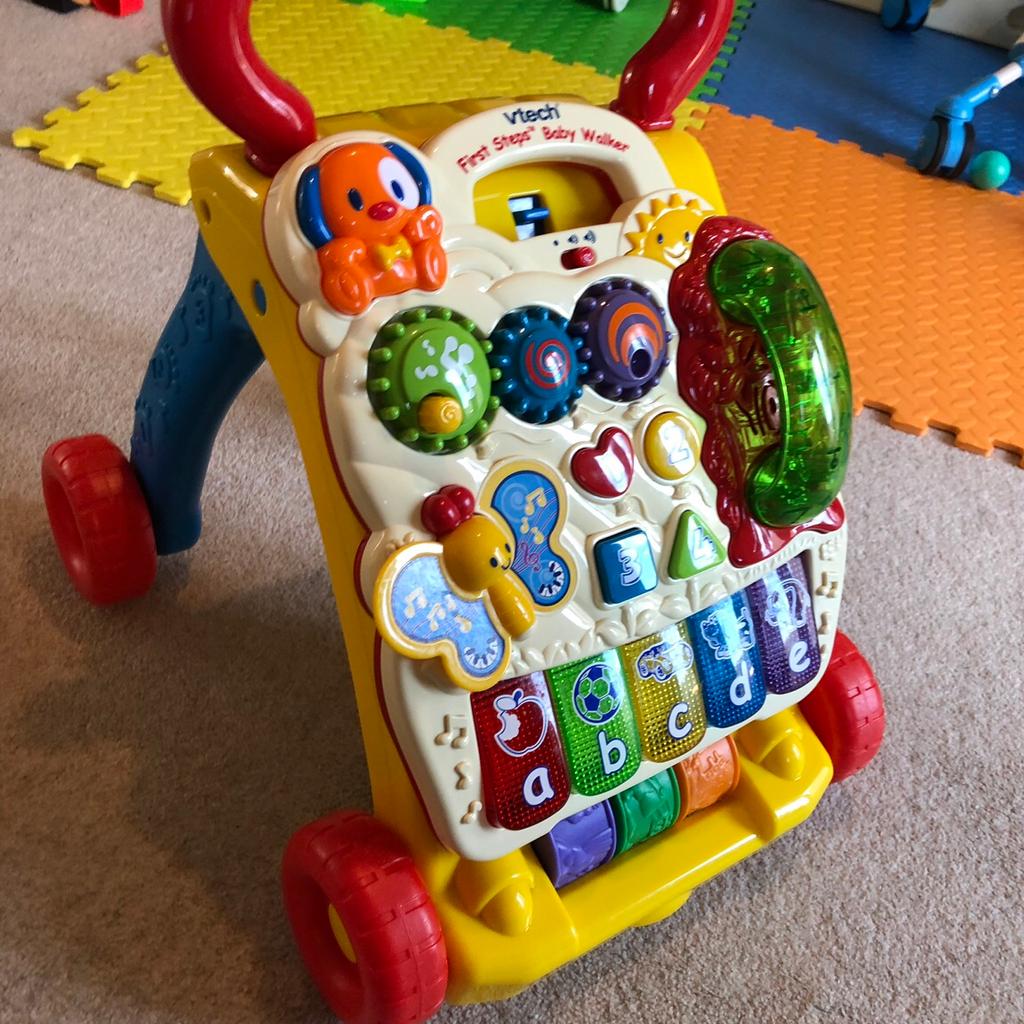 VTech musical and interactive baby walker in SG18 Biggleswade für 5,00 ...