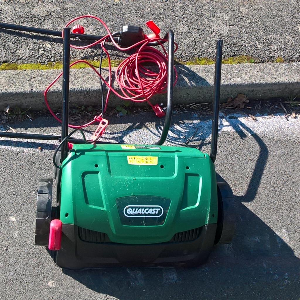 Qualcast 1300 YT6702 Lawn Rake/Scarifier in CT20 Hythe für £ 50,00 zum ...