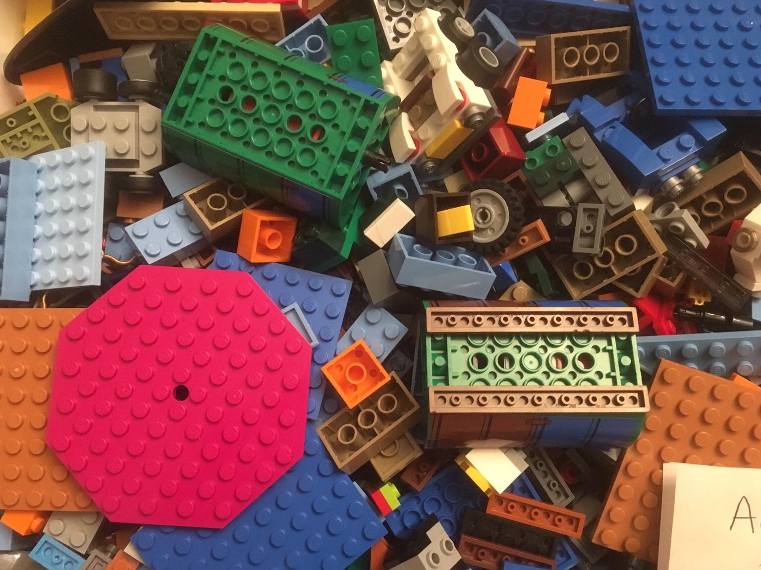 Genuine Lego mix 1kg £10 inc postage in B44 Birmingham für 10,00 £ zum ...