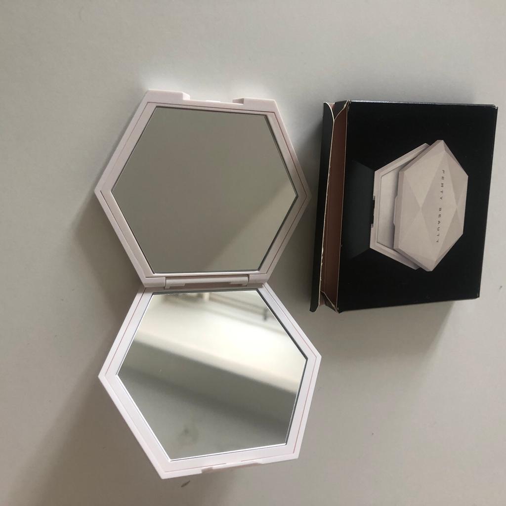 Fenty Beauty Compact Mirror in WC1H Camden für £ 15,00 zum Verkauf ...