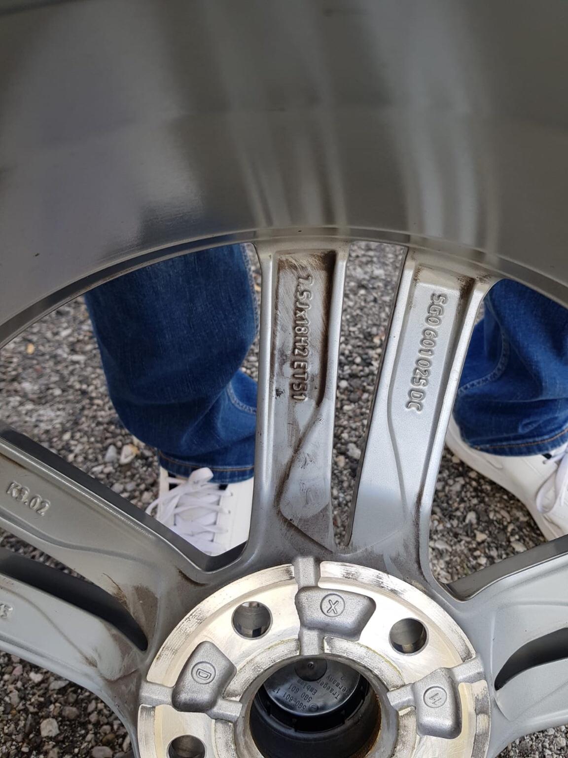 Original VW R Line Felgen + Gummi 18“ in 2523 Gemeinde Tattendorf für 1 ...