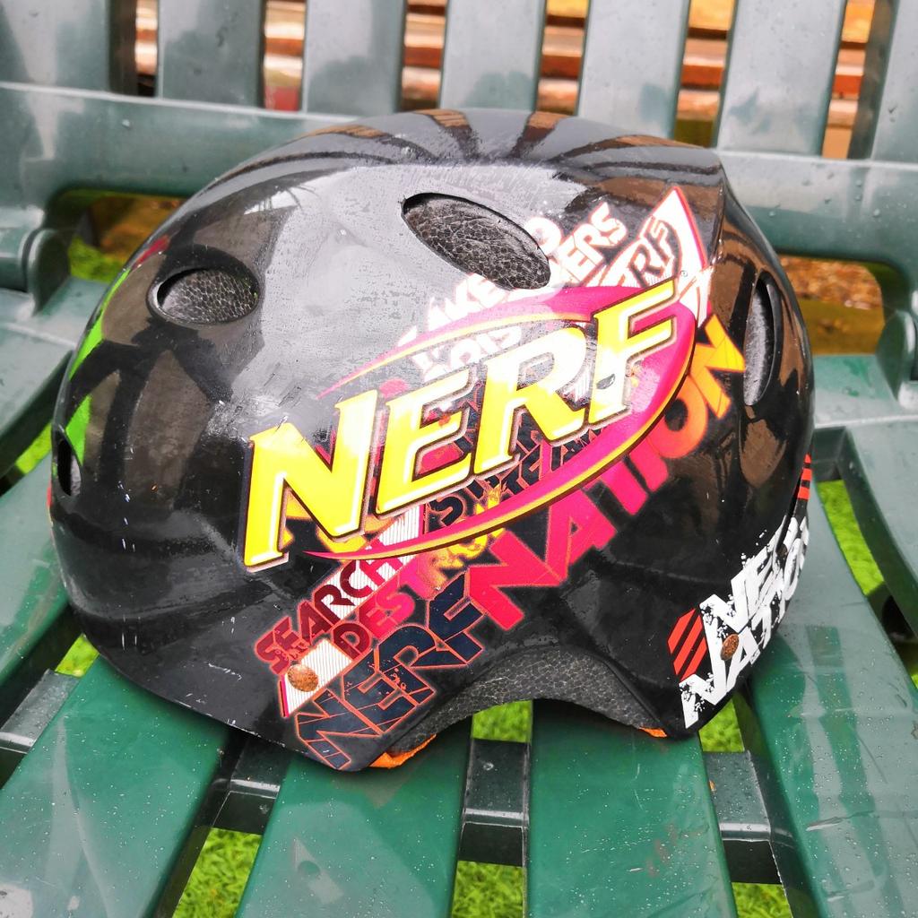 Penny board Nerf helmet in RM17 Grays für £ 4,00 zum Verkauf | Shpock AT