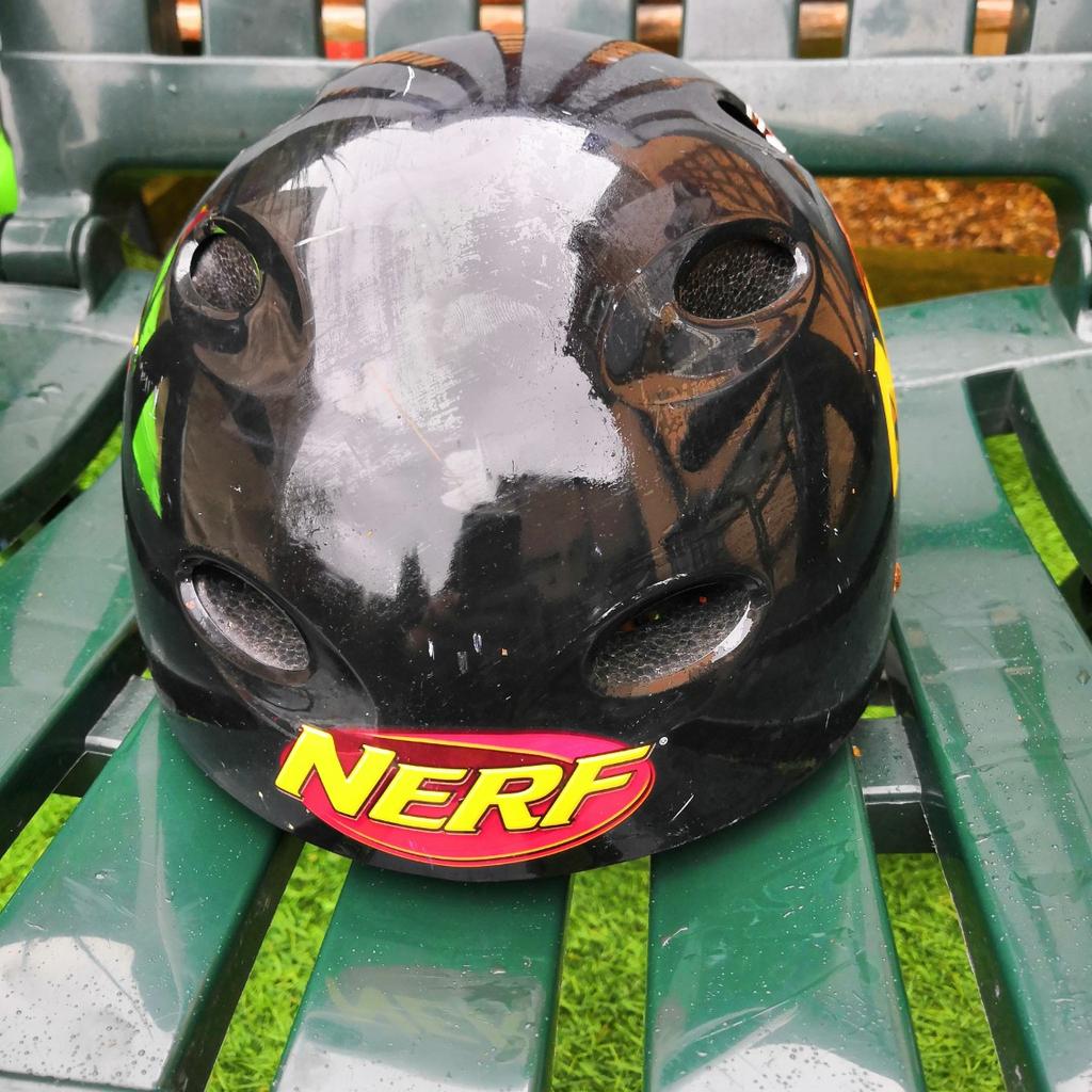 Penny board Nerf helmet in RM17 Grays für £ 4,00 zum Verkauf | Shpock AT