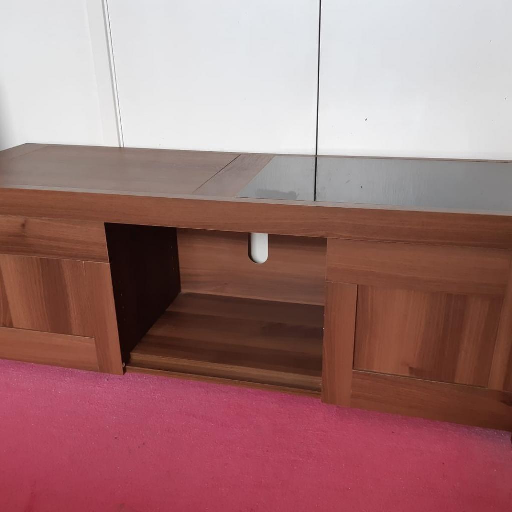 TV unit and 2 sets of draw units in Madeley für £ 60,00 zum Verkauf ...