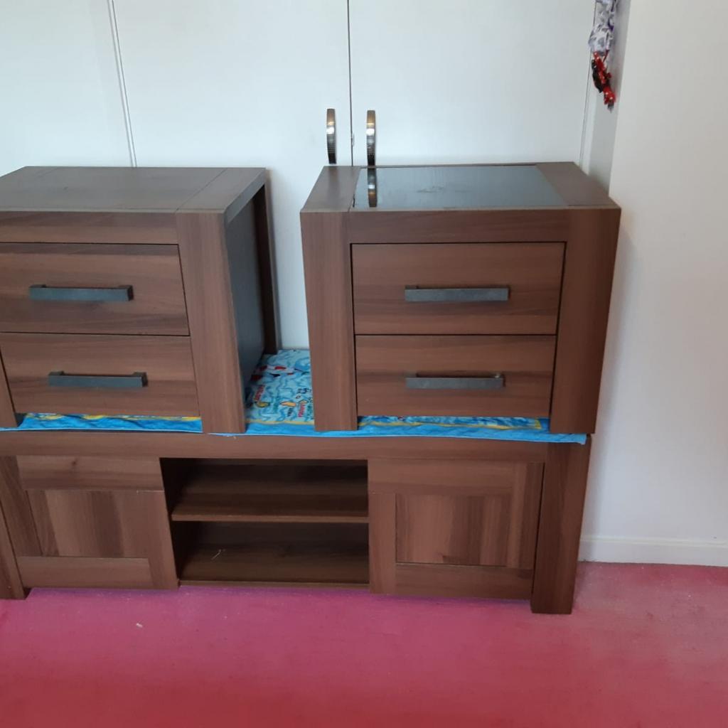 TV unit and 2 sets of draw units in Madeley für £ 60,00 zum Verkauf ...