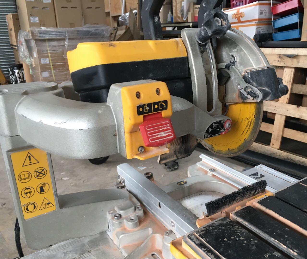 DEWALT D24000 Wet Tile Saw 230V in B11 Birmingham für 500,00 £ zum ...