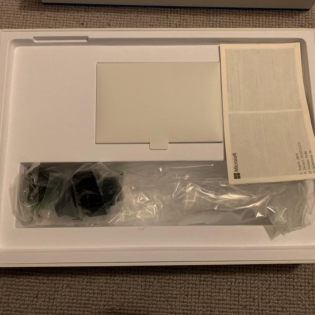 Microsoft Surface Pro - Empty Box! in Biggleswade für £ 10,00 zum ...