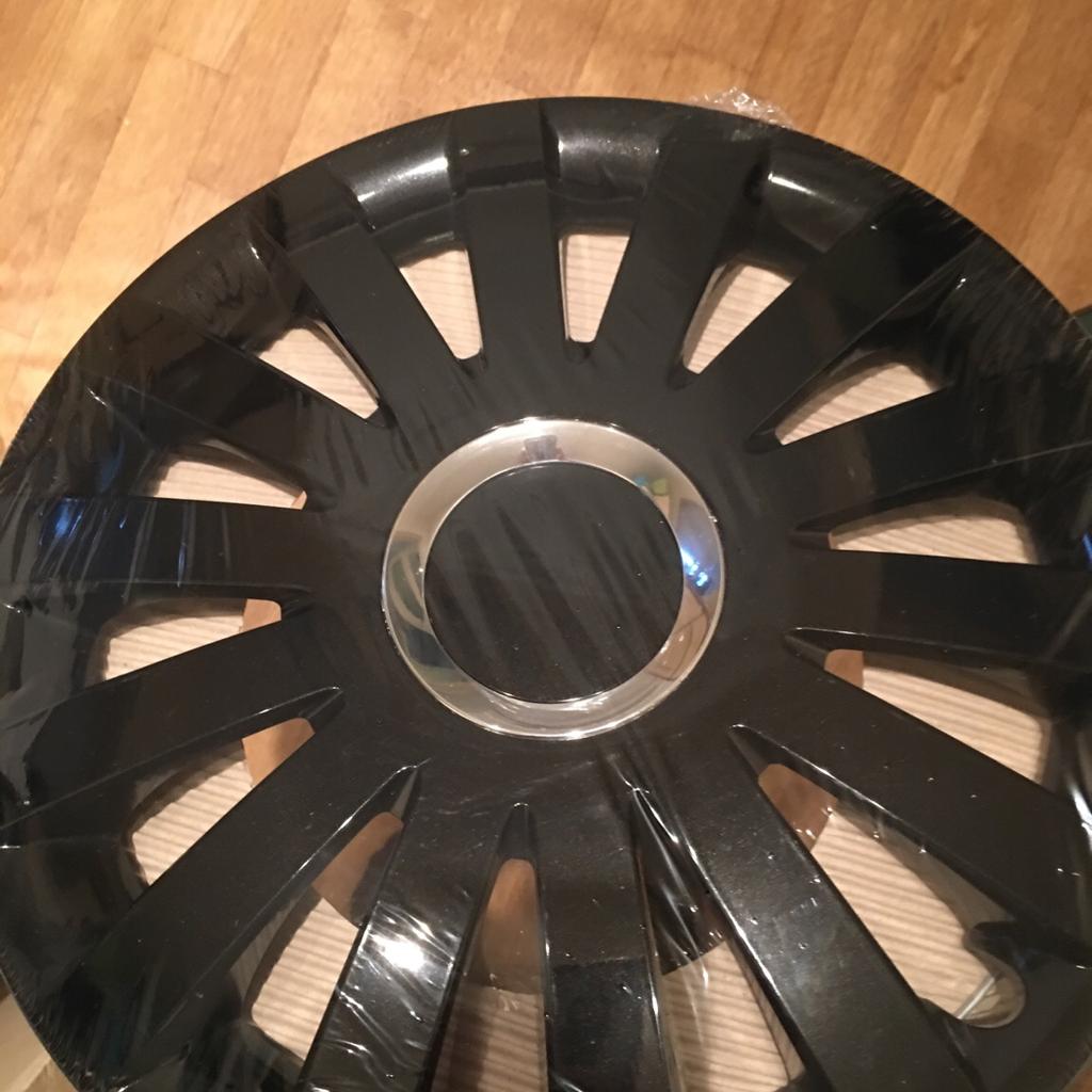 14 inch wheel trims in gloss black in B98 Redditch für £ 5,00 zum ...