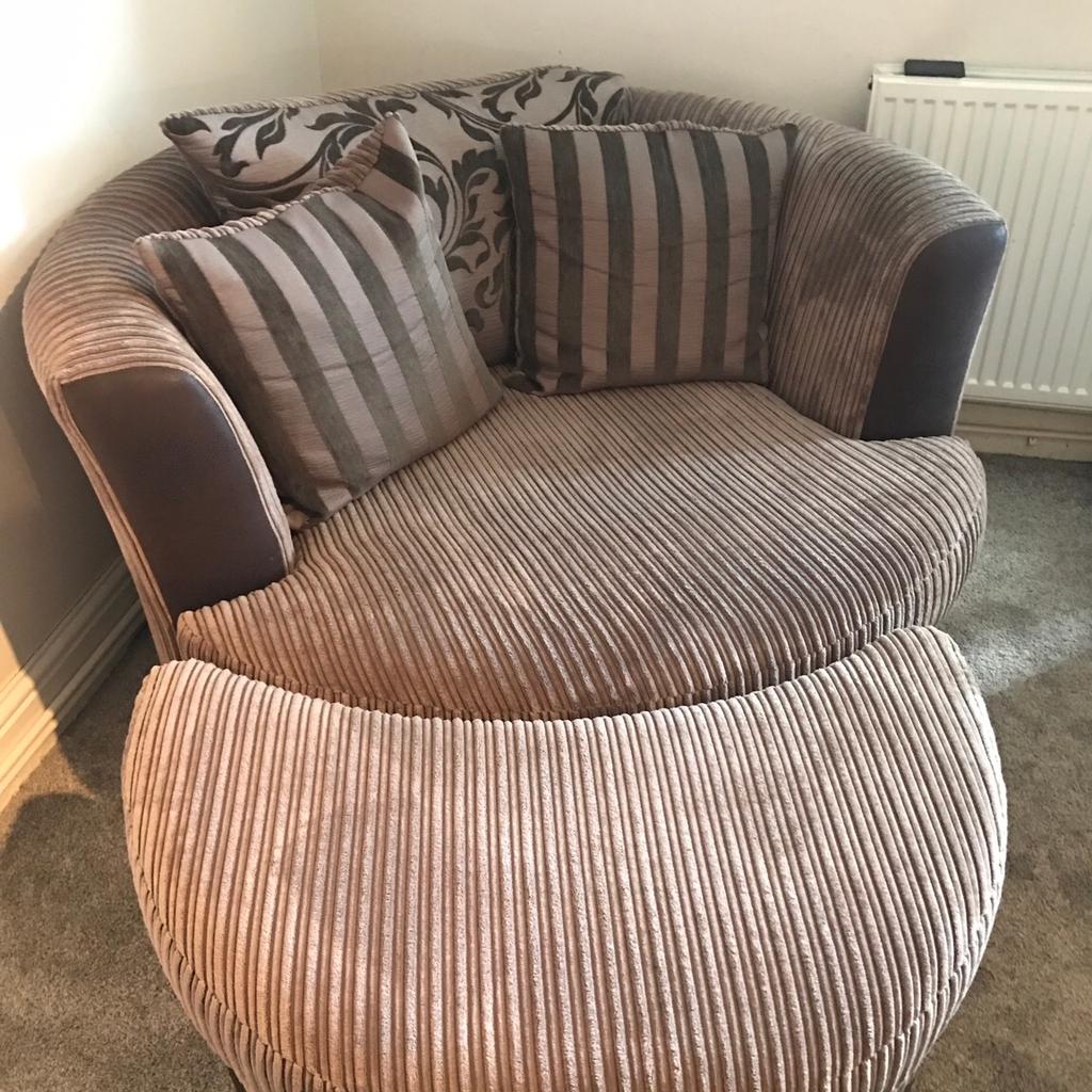 DFS cuddle chair and half moon - like new!! in BD13 Bradford für £ 215 ...