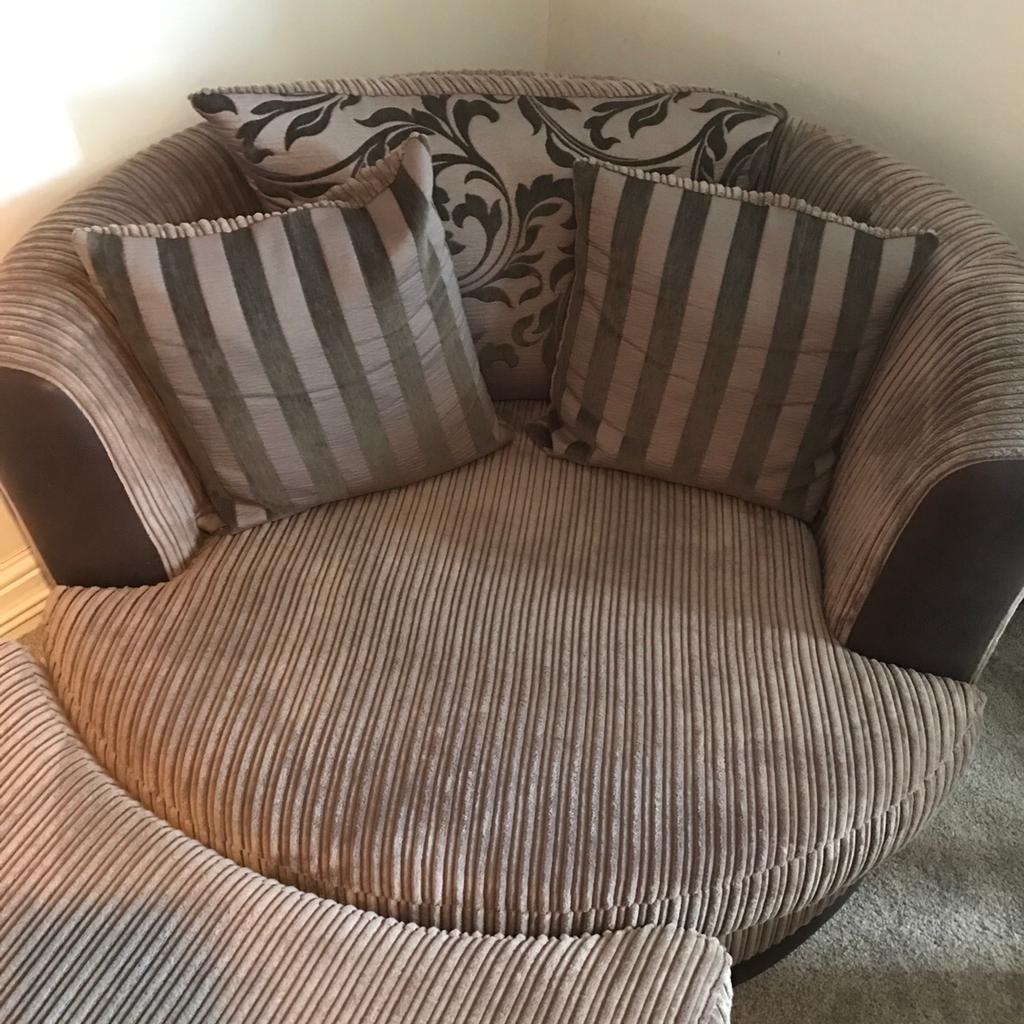 DFS cuddle chair and half moon - like new!! in BD13 Bradford für £ 215 ...