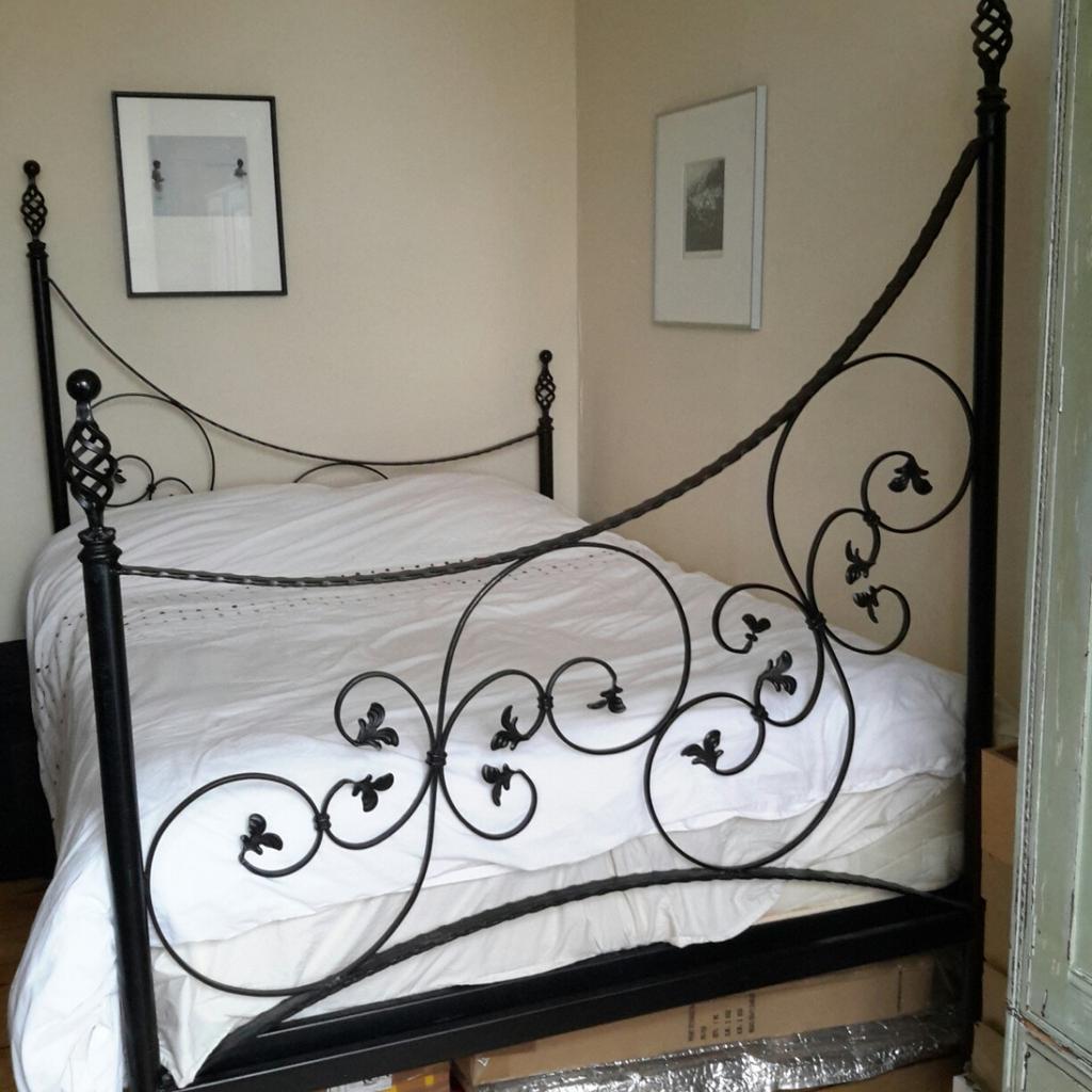 Metal double bed frame in SE23 Lewisham für £ 117,00 zum Verkauf ...