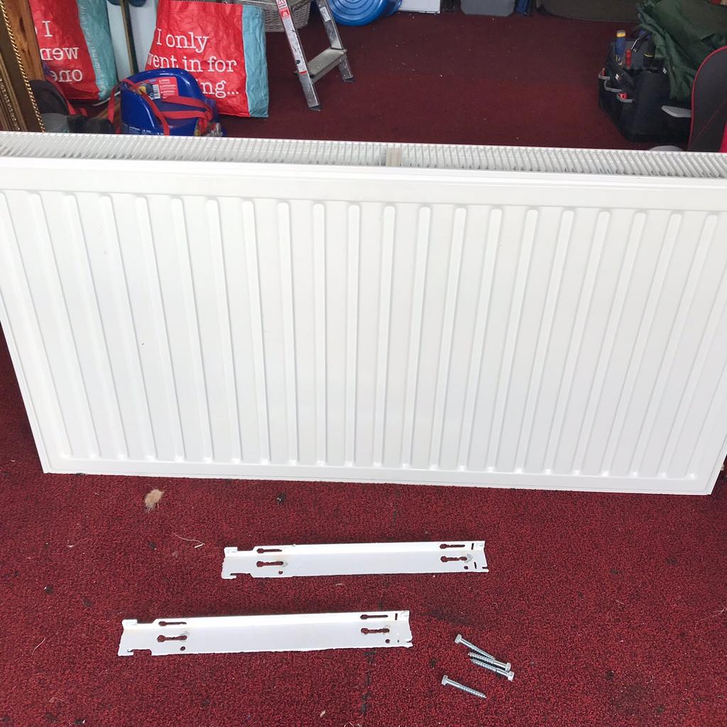 Double radiator 1200x600mm with brackets in St Helens für £ 15,00 zum ...