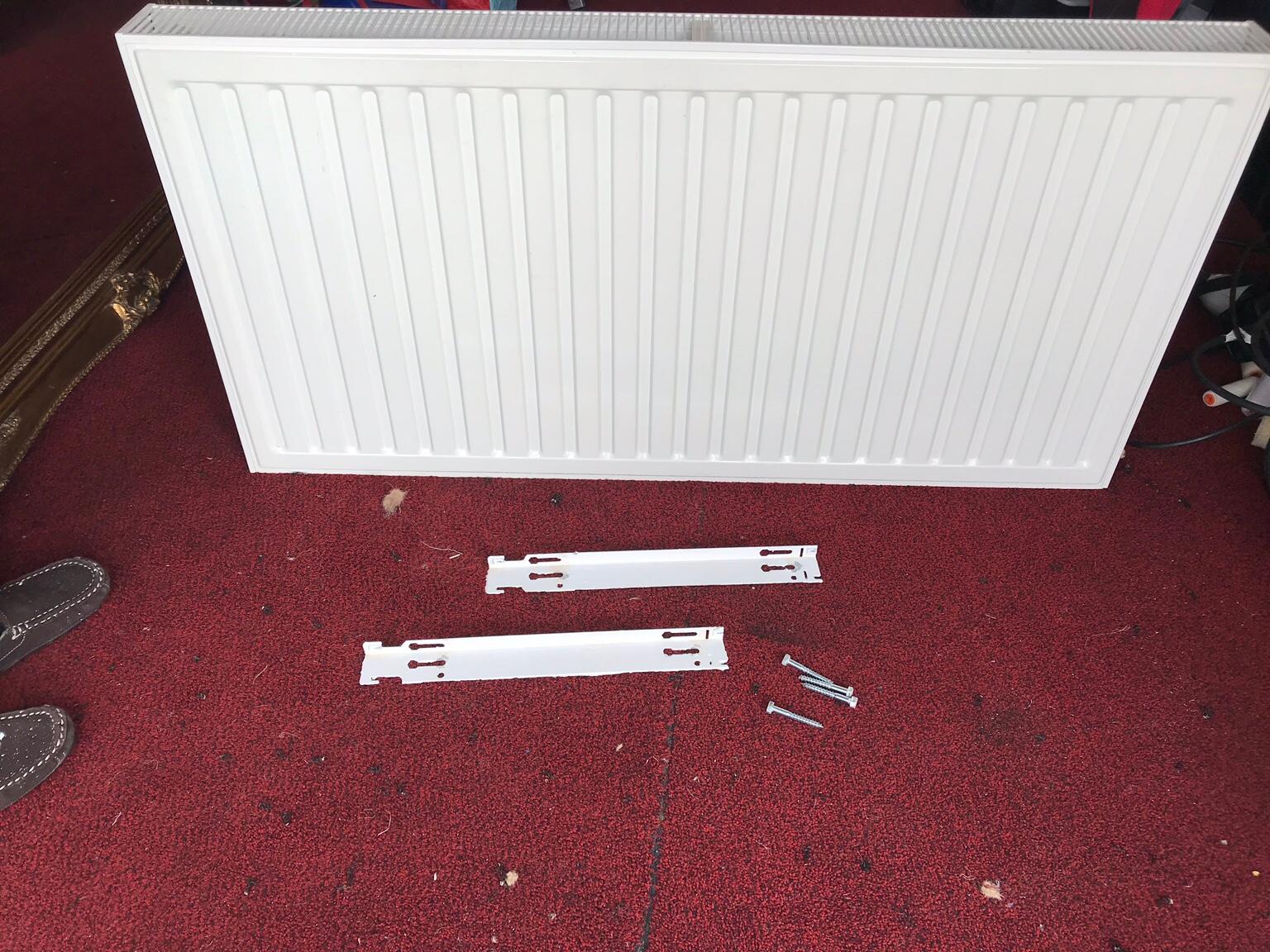 Double radiator 1200x600mm with brackets in St Helens für £ 15,00 zum ...